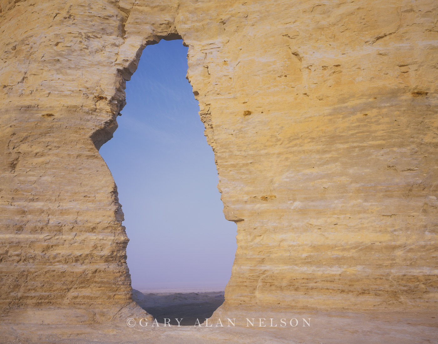Keyhole Arch and Sky | Monument Rocks National Monument, Kansas | Gary ...